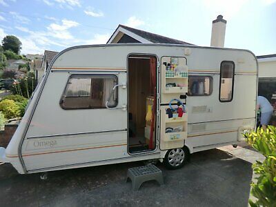 1992 Compass Omega 4.30 4-berth Caravan. – Touring Caravan
