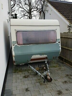 Retro 80s Caravan – Touring Caravan