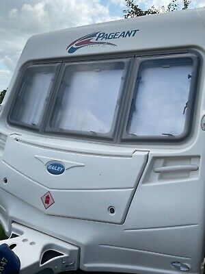 Bailey Pageant Series 6 Burgundy – Touring Caravan