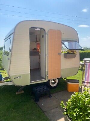 Vintage Retro 3 Berth Caravan – Touring Caravan